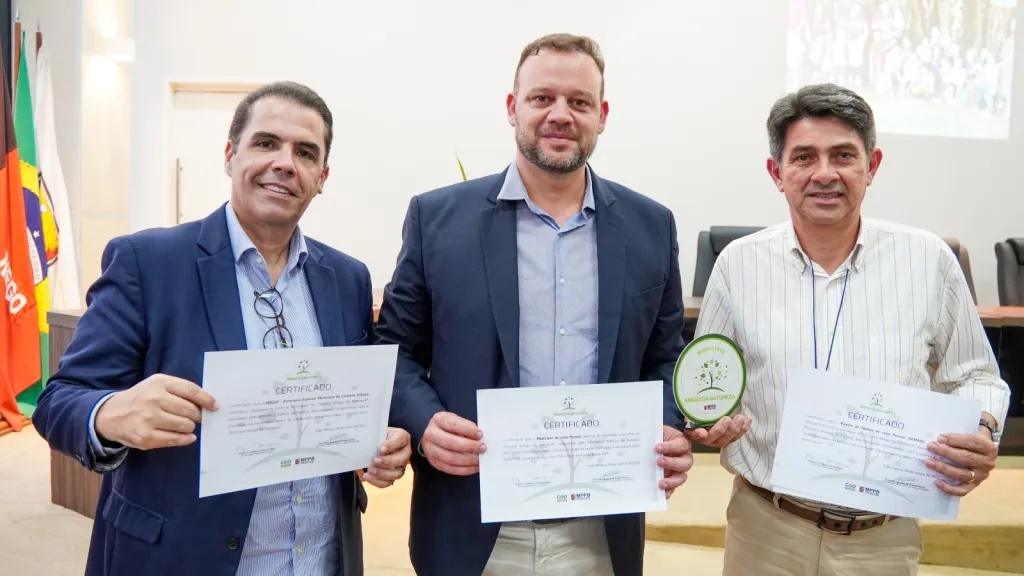 Semam e Emlur recebem certificado do projeto ‘Amigo da Natureza’ do ...